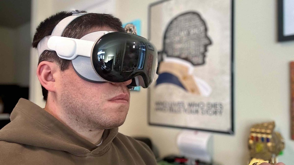 The Apple Vision Pro’s Ultrawide Mac Virtual Display is something you ...