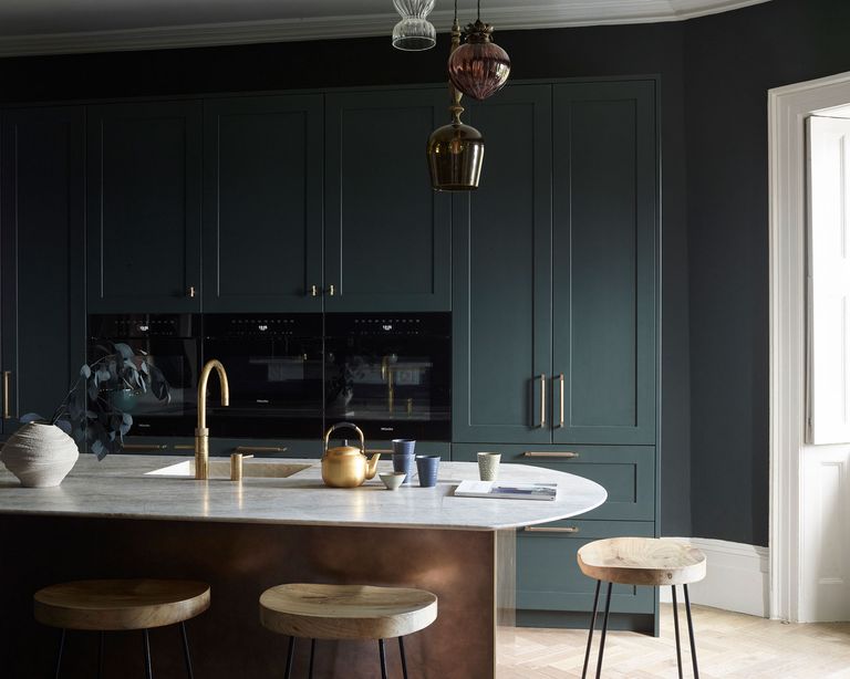 Curved kitchen island ideas: 8 beautiful designs | Homes and Gardens