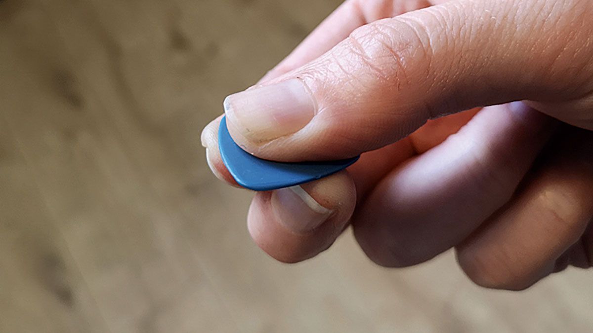 How to alternate pick on guitar: exercises to make you play faster ...