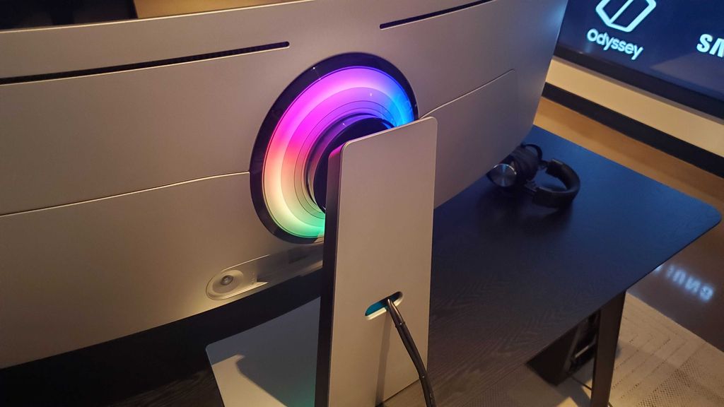 Samsung Odyssey OLED G9 review: a futuristic monitor with a backwards ...