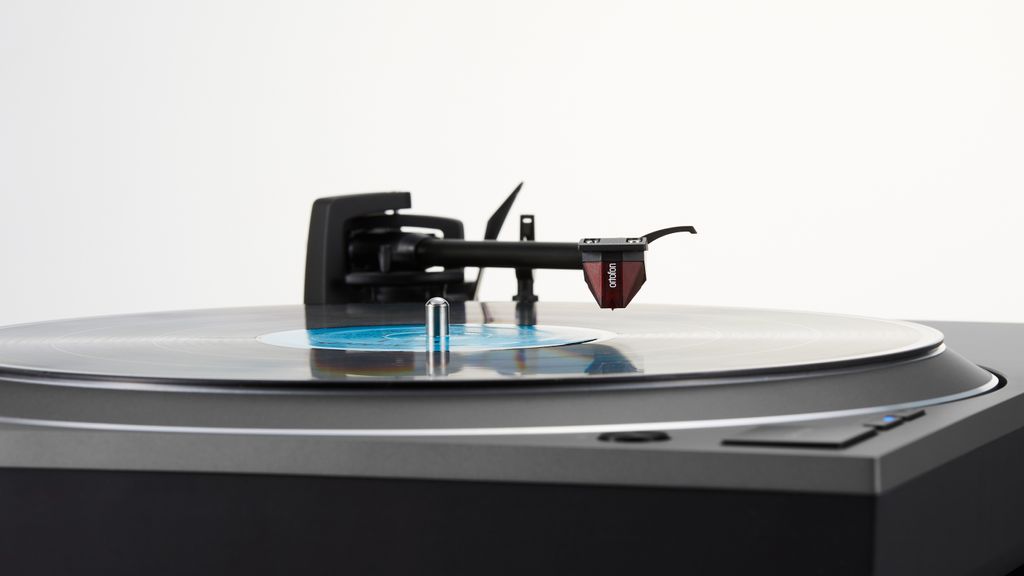 Technics updates its five-star SL-1500C direct drive turntable with ...