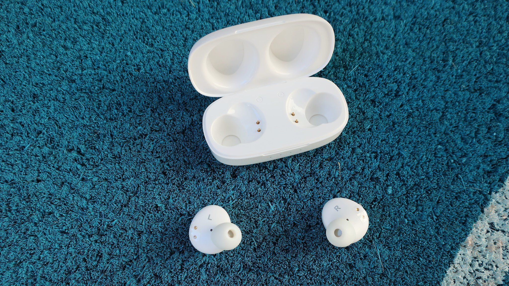 AmazonBasics Ultra-Light True Wireless Earbuds review: $40 is still too ...
