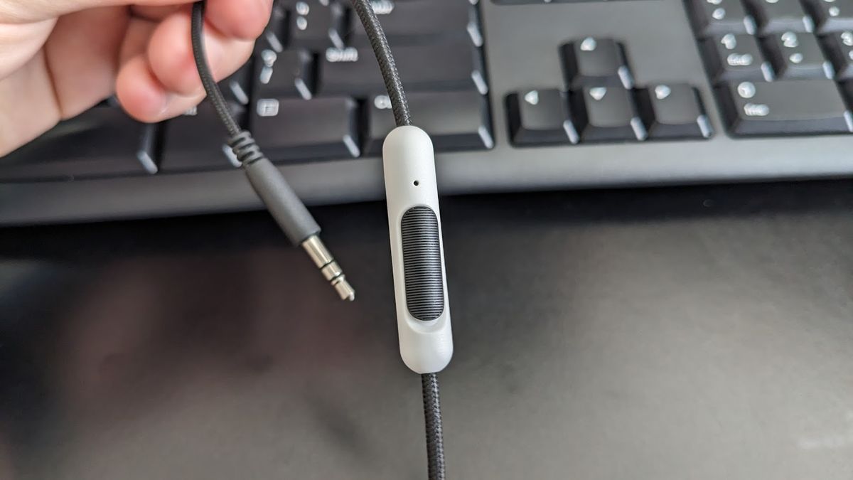 Review: Alienware 720H Dual-Mode Wireless Gaming Headset is almost ...