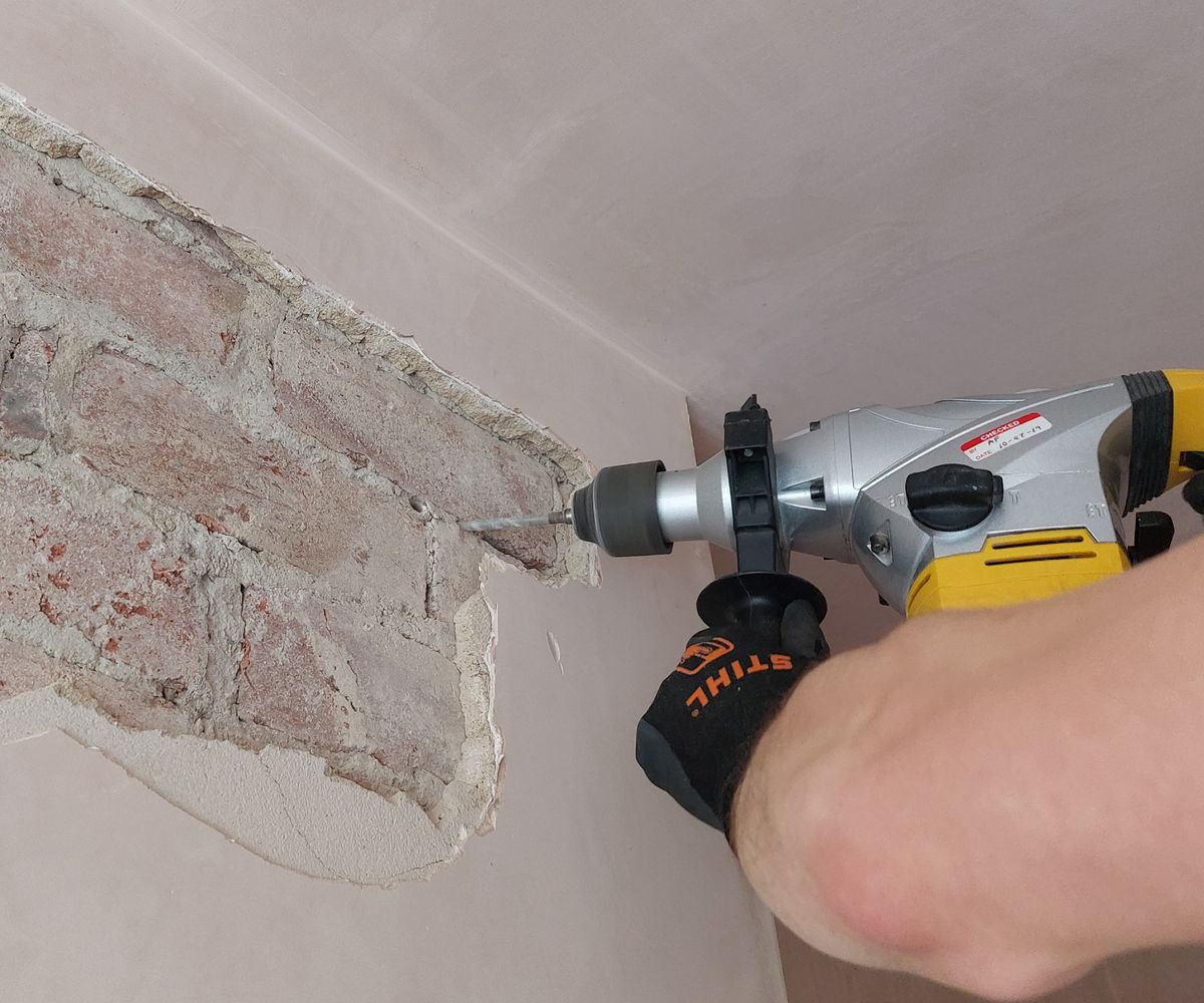 How to turn a chimney breast into a bookcase yourself | Homebuilding