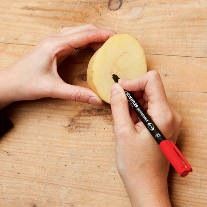 Potato-stamp craft project for tea towels | Ideal Home