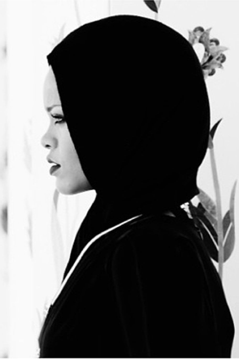 Rihanna Asked To Leave Mosque Following Abu Dhabi Photoshoot | Marie ...