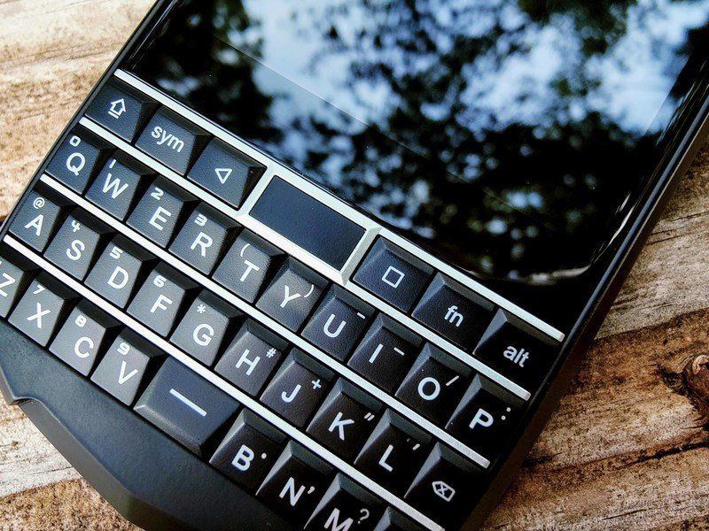 Unihertz Titan Pocket review: A phone that's trying to do so much in ...