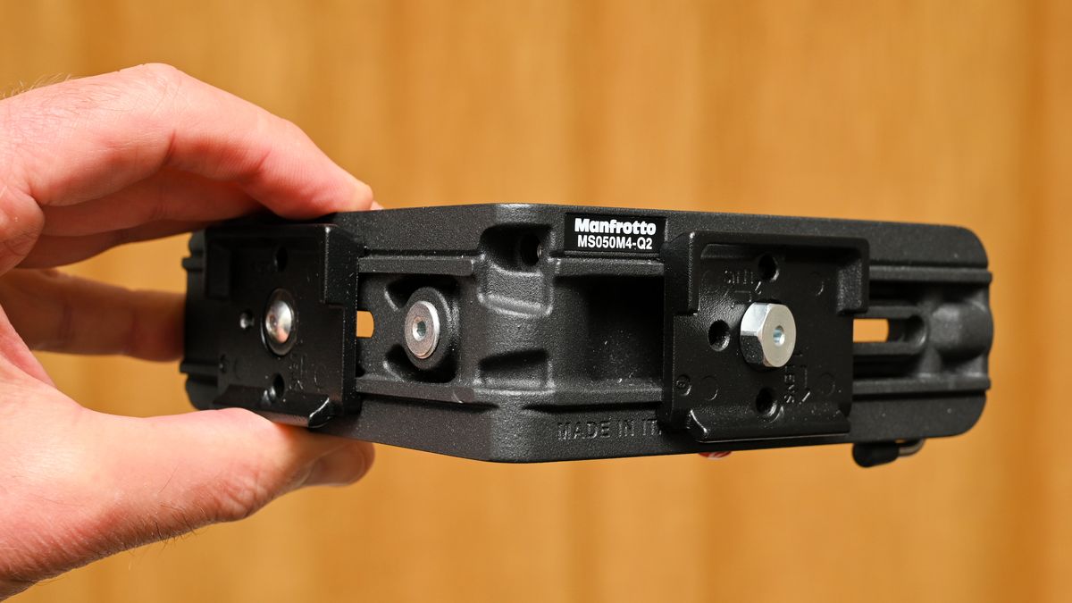 Manfrotto Q2 L bracket review: A not-so-universal L-bracket | Digital ...