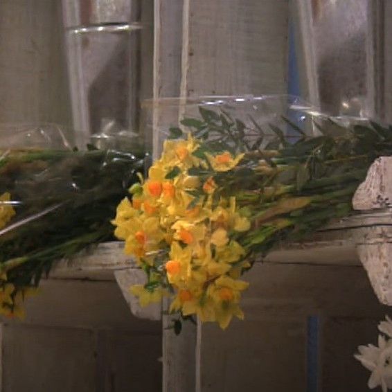Craft corner: How to make an easy flower display | Ideal Home