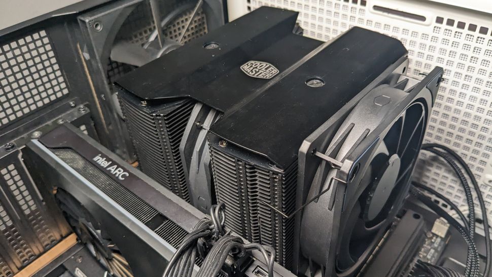 Cooler Master MA824 Stealth Review: Expensive Big Air Excellence | Tom ...