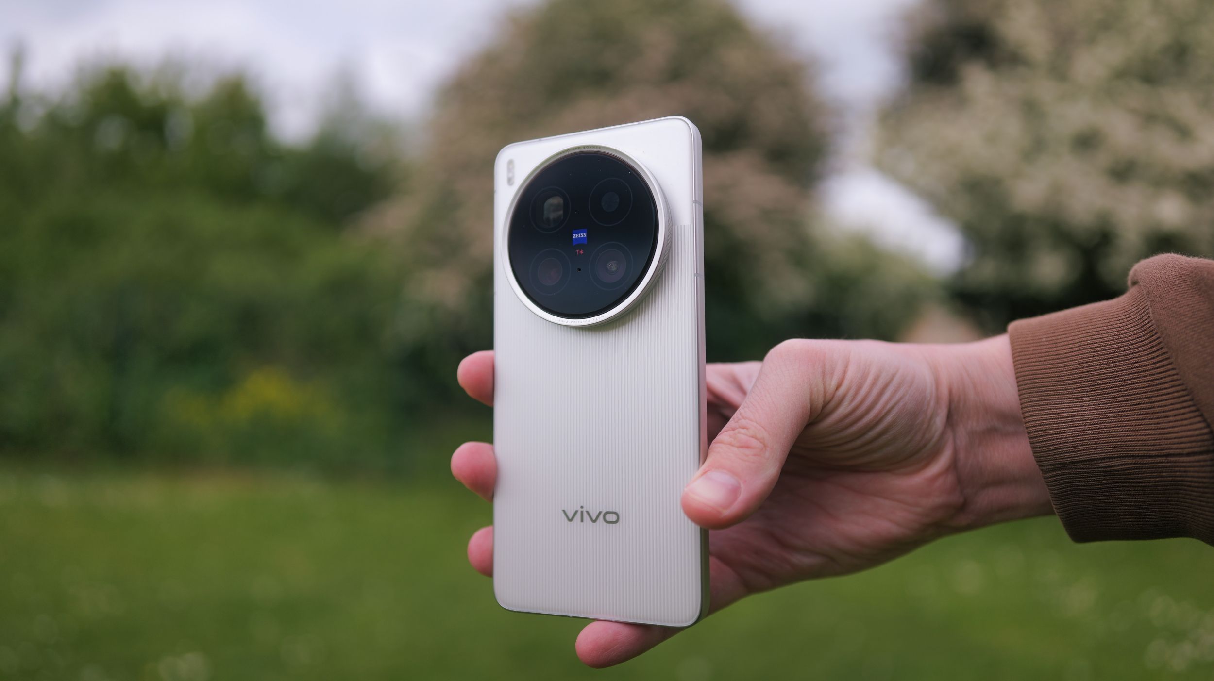 This iPhone 17 Pro Max rival could soon steal its crown as the world’s ...