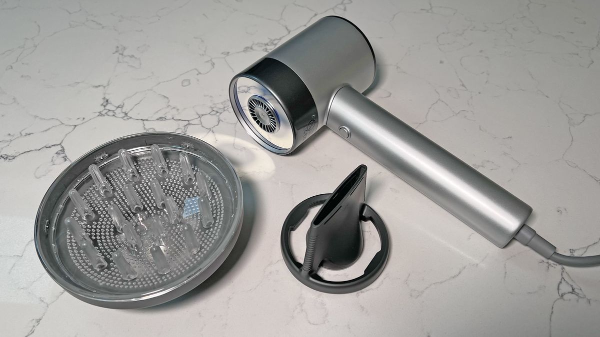 L'Oreal AirLight Pro hair dryer review: pro-level precision and app ...