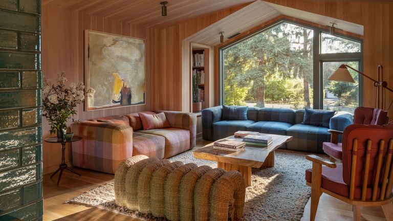 Tour an on trend retro riverhouse | Homes and Gardens