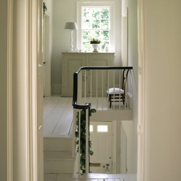 Landing ideas: how to decorate large and small areas to maximise space ...