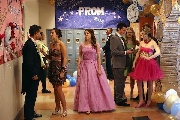 Modern Family Heads To Vegas, The Middle's Sue Gets A Big Prom Episode ...