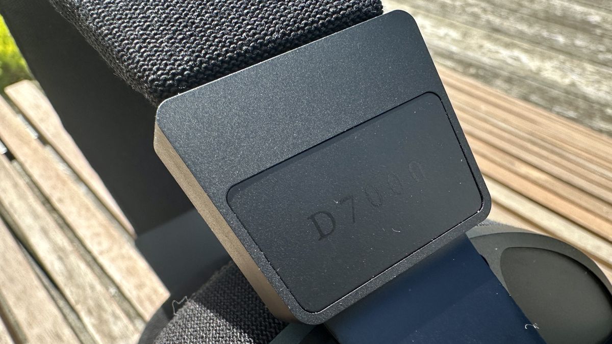 Final D7000 review: huge planar magnetic over-ear headphones that, when ...