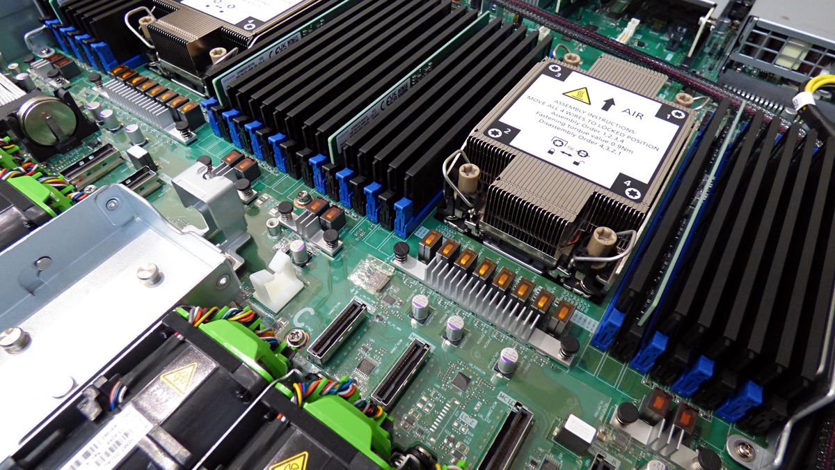 Fujitsu Server Primergy RX2530 M7 review | ITPro