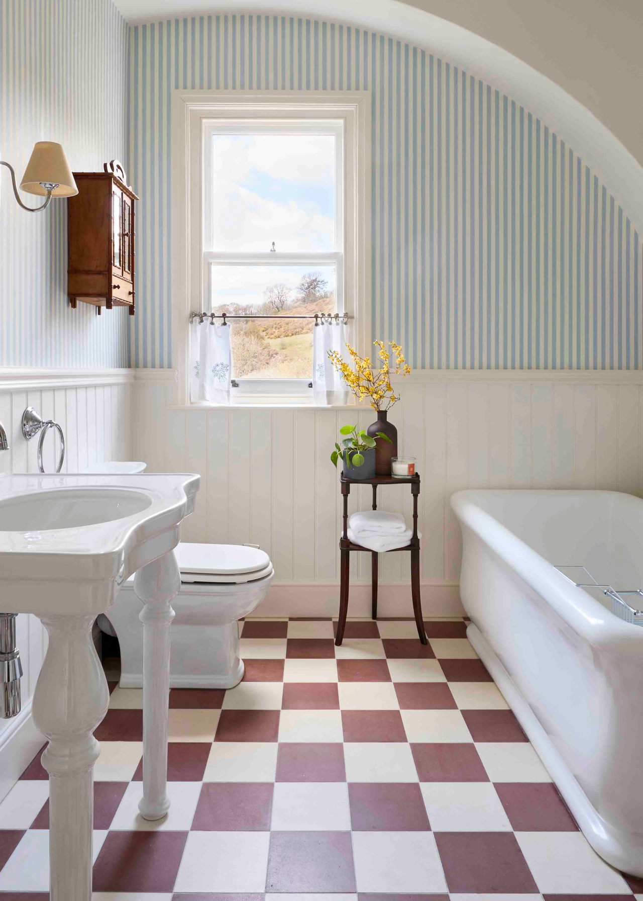 Striped Tile Layouts Are Trending in Bathrooms | Livingetc