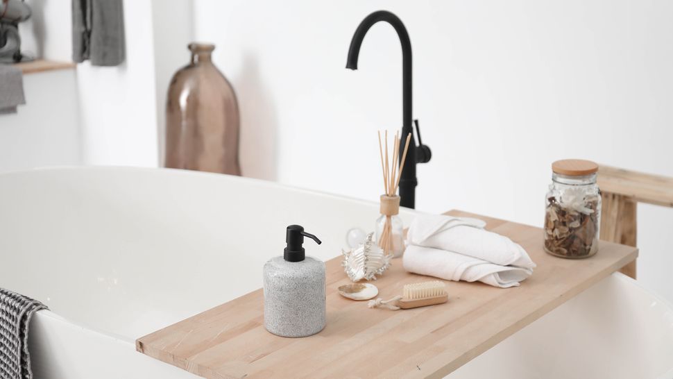 How to clean a bathtub the easy way | Tom's Guide