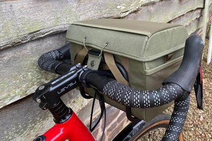 Specialized/Fjällräven Handlebar Bag and Rack review - capacious and ...