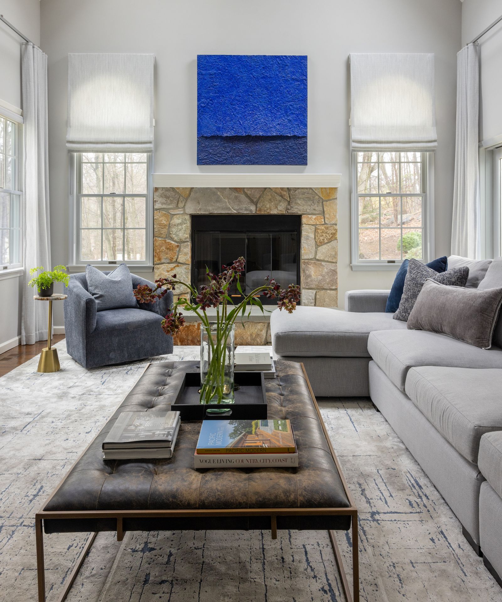 What rug color goes best with a gray couch? Interiors experts weigh in ...
