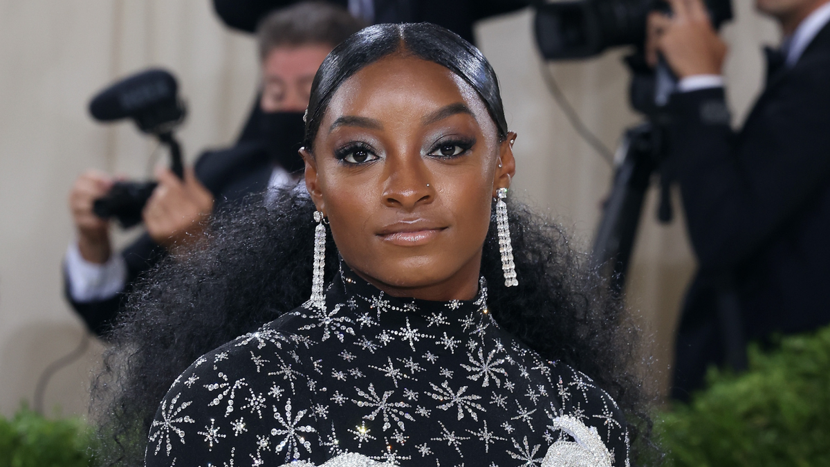 Experts love the versatile paint color of Simon Biles' home | Homes and ...