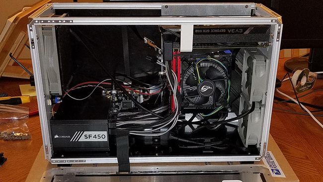 'Luggable' PC is a Laptop From Another Age | Tom's Hardware