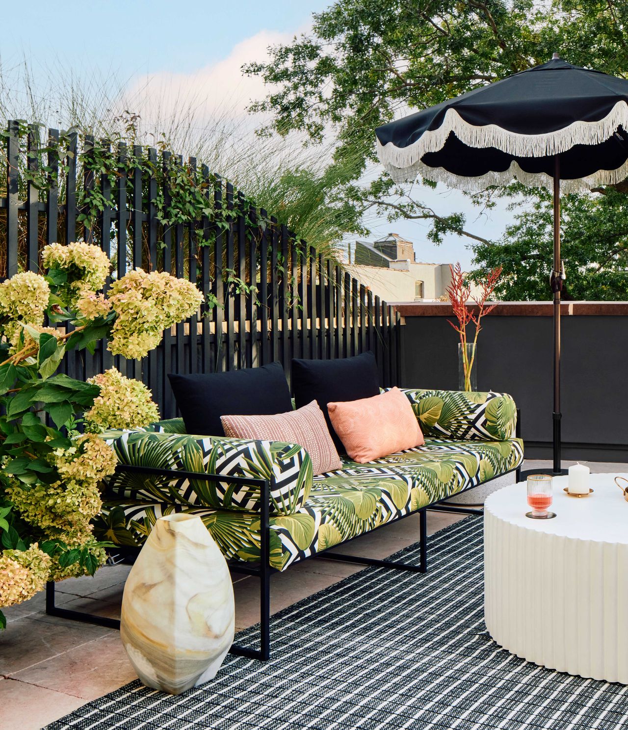 How to make your deck look tropical – 7 expert tricks to try | Livingetc