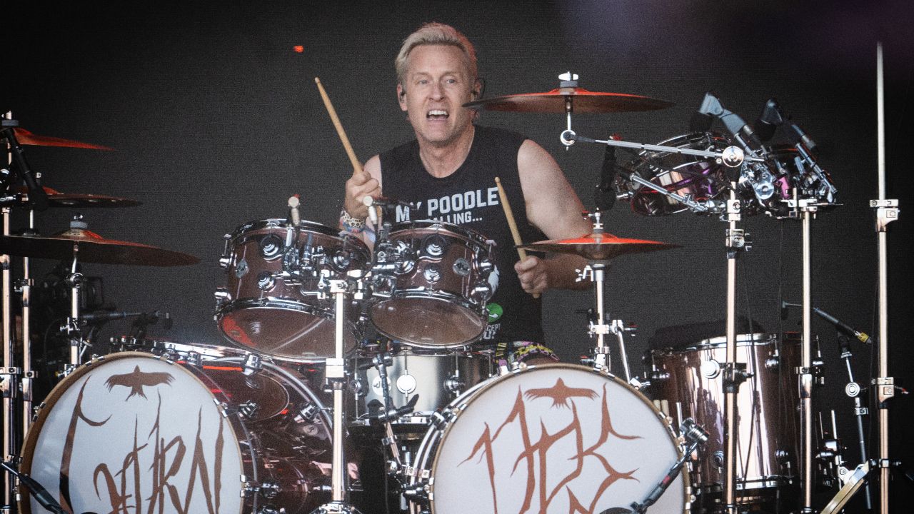 Josh Freese pays homage to Dave Grohl: “Playing drums behind one of the ...