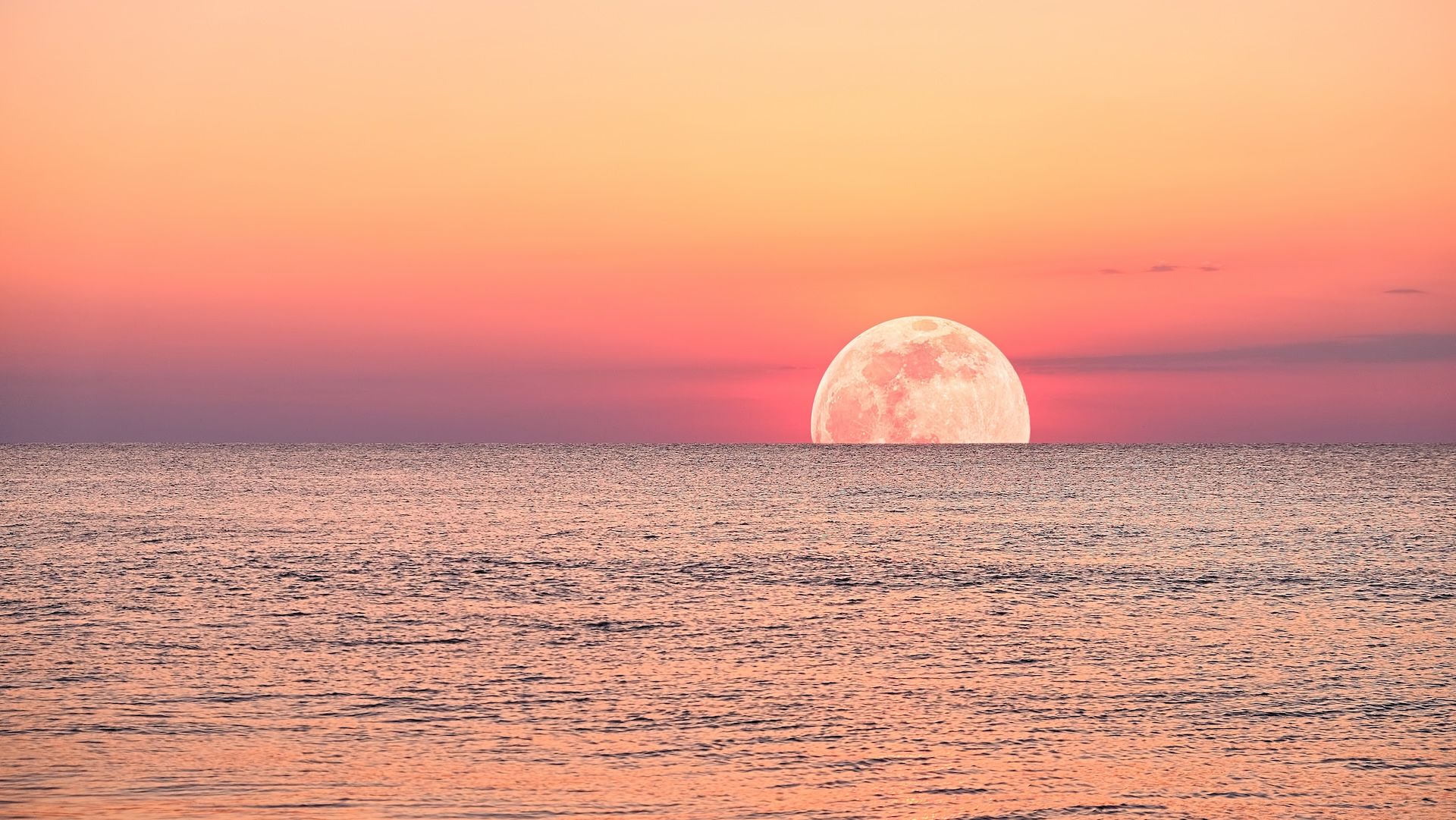 Strawberry Moon 2024: See summer's first full moon rise a day after ...