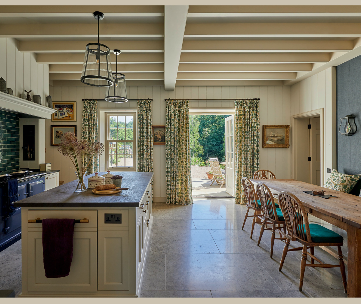 A picture-perfect Jersey farmhouse kitchen that does everything to ...