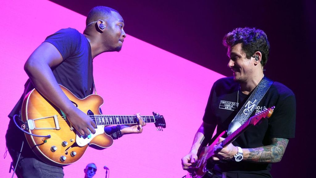 John Mayer & Isaiah Sharkey impress at record-breaking concert | Guitar ...