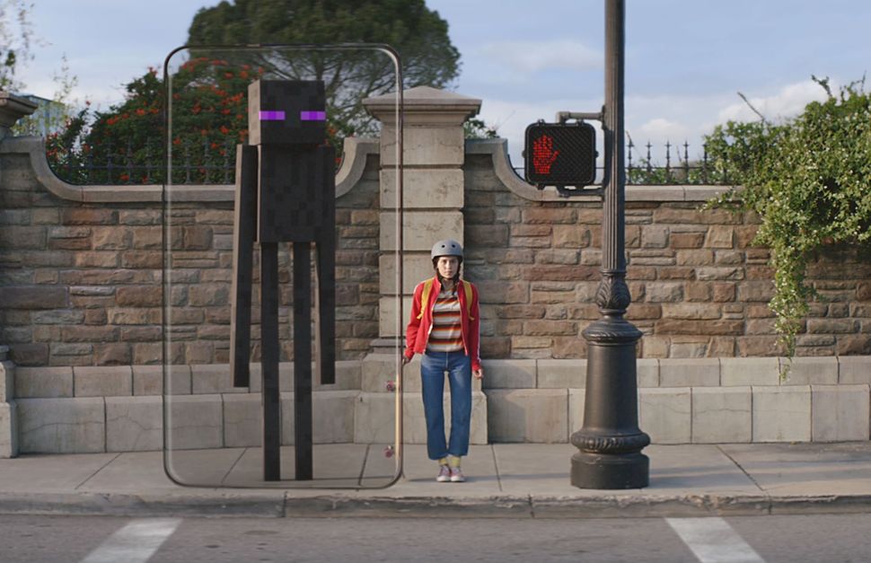 Minecraft Earth gameplay detailed: Adventures, world map, hunger ...