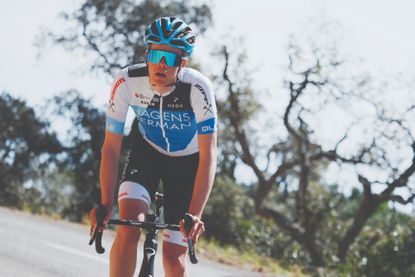 What are the differences between ordinary cyclists and someone with the ...