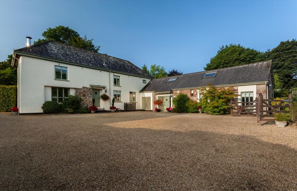 A delightful Devonshire house and 17th century cottages with ...