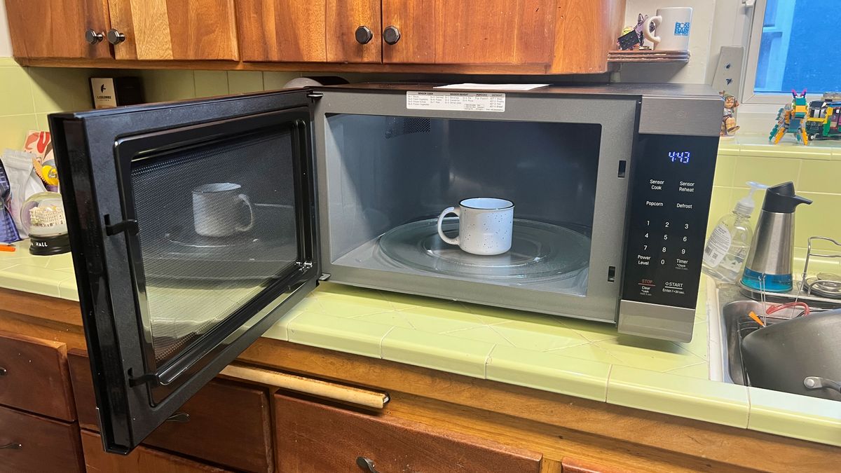 LG LMC2075ST 2.0 cu. ft. NeoChef Countertop Microwave review | Top Ten ...