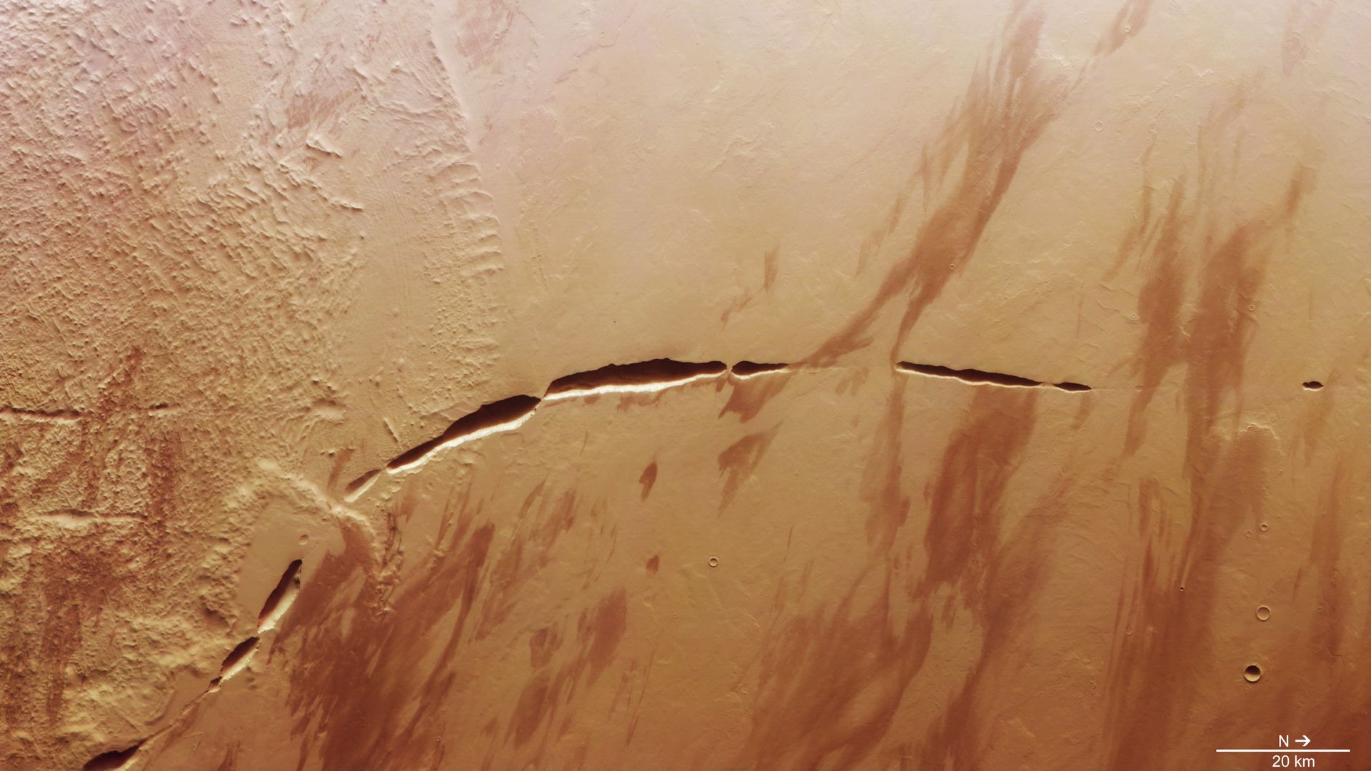 Mars orbiter captures Red Planet scar that's longer than the Grand ...