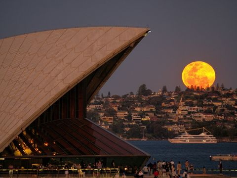 Harvest Moon Supermoon lunar eclipse delights skywatchers worldwide ...
