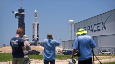 See Stunning Photos of SpaceX Falcon Heavy's First Night Launch | Space