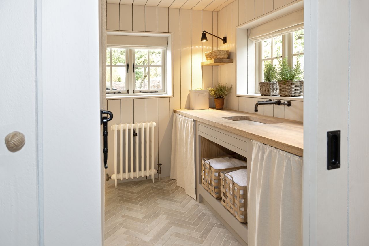 Narrow utility room ideas: Smart tactics for awkward layouts | Homes ...