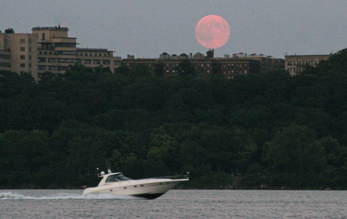 Amazing Supermoon Photos: Biggest Full Moon of 2014 | Space