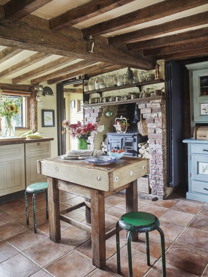 This 16th-century English cottage is beautifully restored | Homes and ...