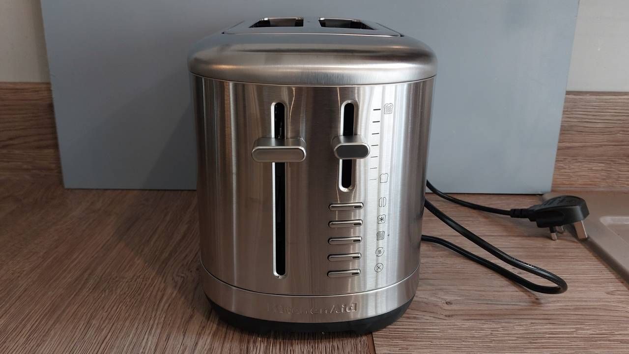 KitchenAid 2-Slice Toaster 5KMT2109BPT review: a clever appliance with ...
