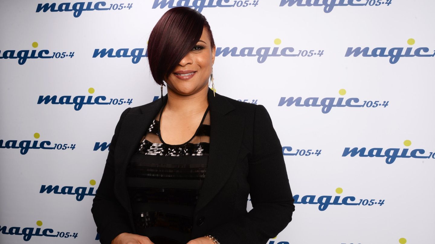 Why does Gabrielle cover one eye and what are the effects of ptosis ...