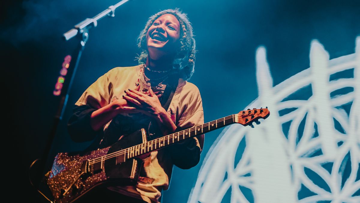 Willow on her quest to solo like St. Vincent, getting two-hand tapping ...