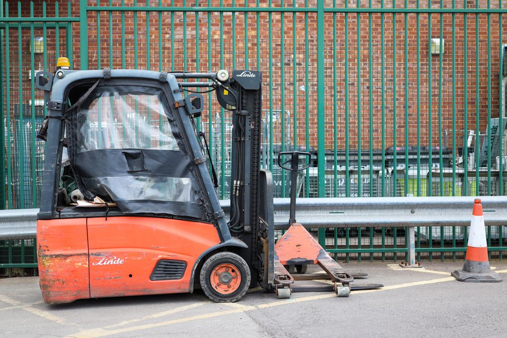 Canon EOS R100 review: the beginner camera to beat all others | Digital ...