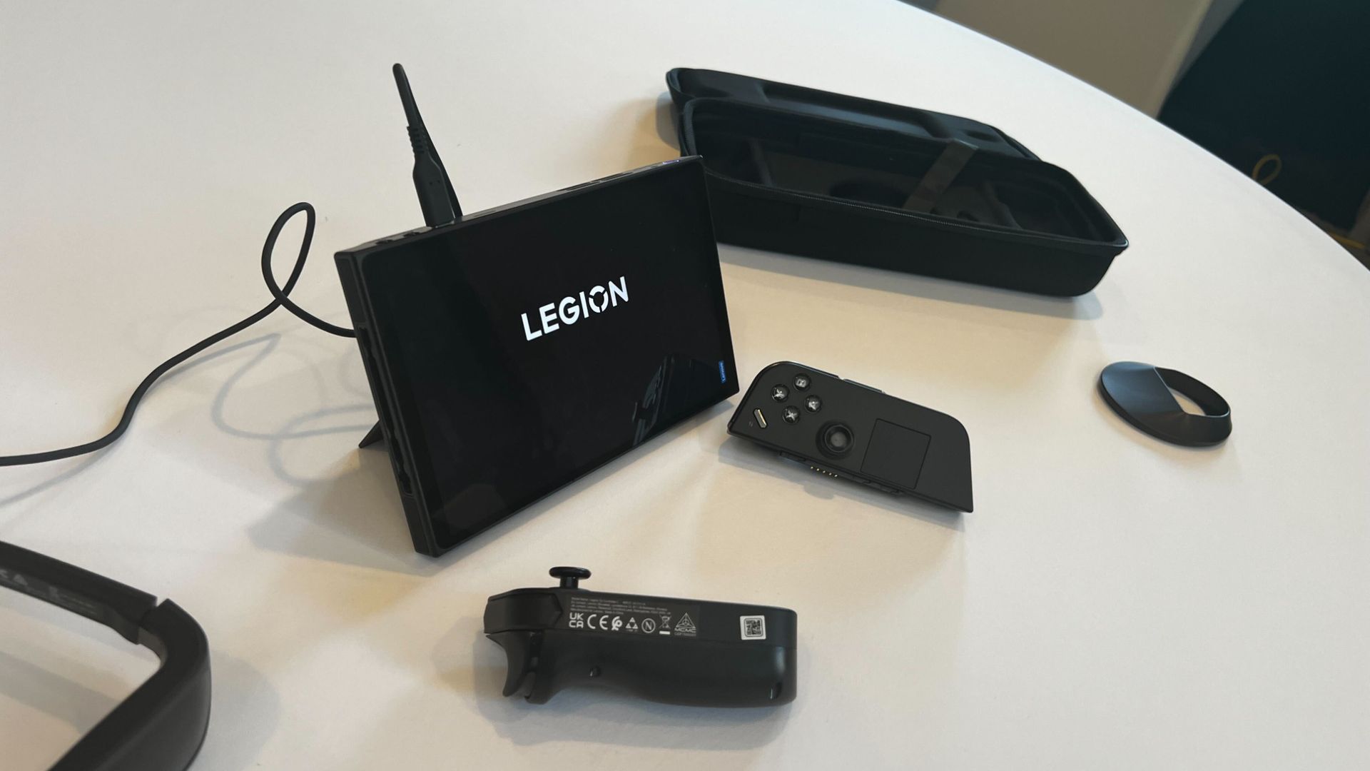 Hands-on: The Lenovo Legion Go can turn one of its controllers into a ...