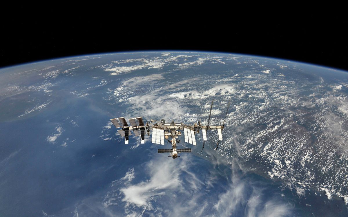 Astronauts Snap Amazing Last Glances of Space Station For 20th ...