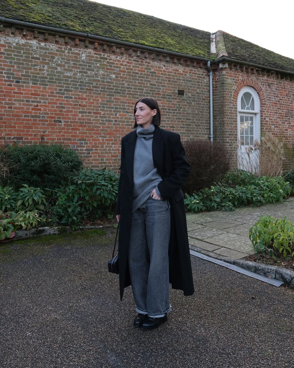 5 Grey-Jeans Outfits That Will Make You Forget About Black and Blue ...