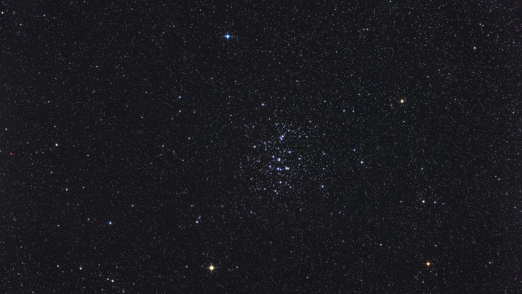 See the moon and Mars buzz a cosmic Beehive this weekend | Space